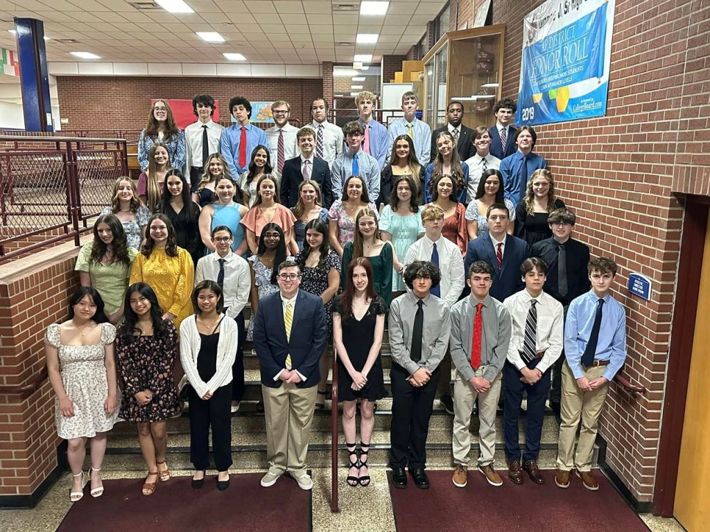 DHS students inducted into National Honor Society | The Dunmorean
